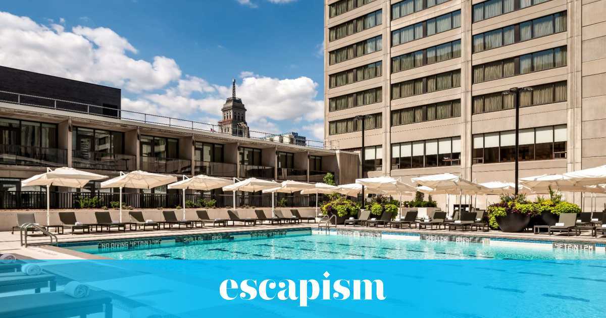 Hang out at the Sheraton Centre's rooftop pool | Escapism TO